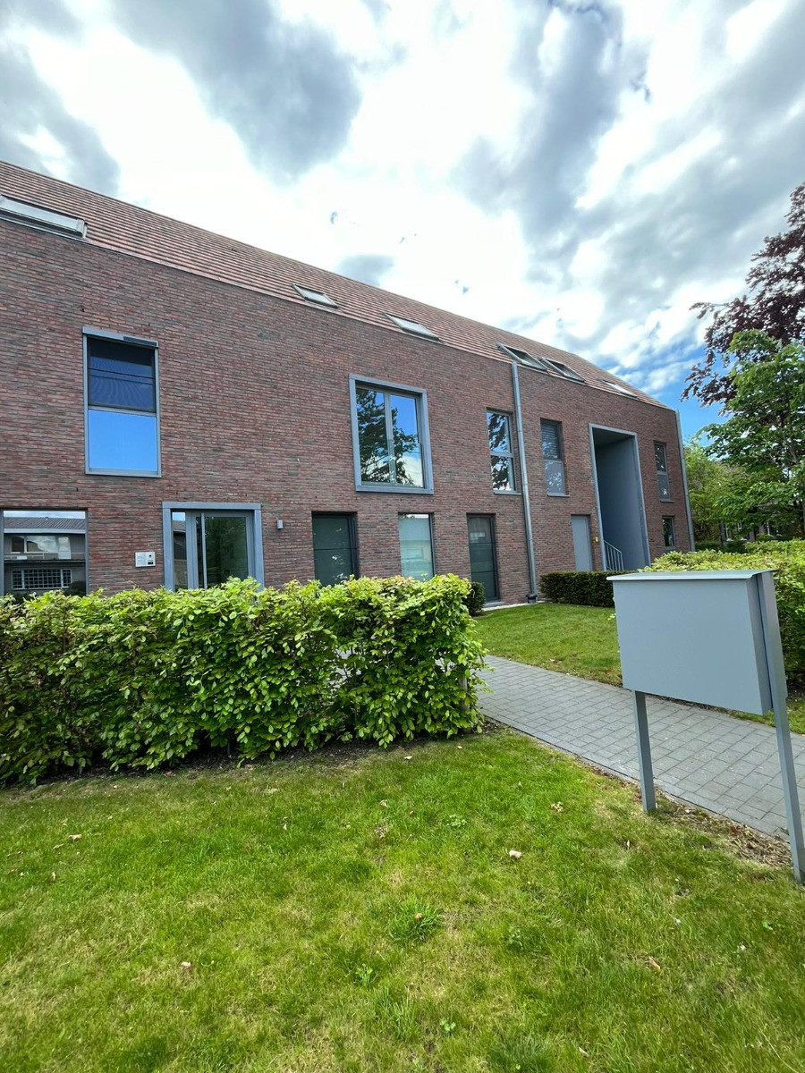 Modern appartement met 2 slaapkamers en terras € 950 / month | ERA